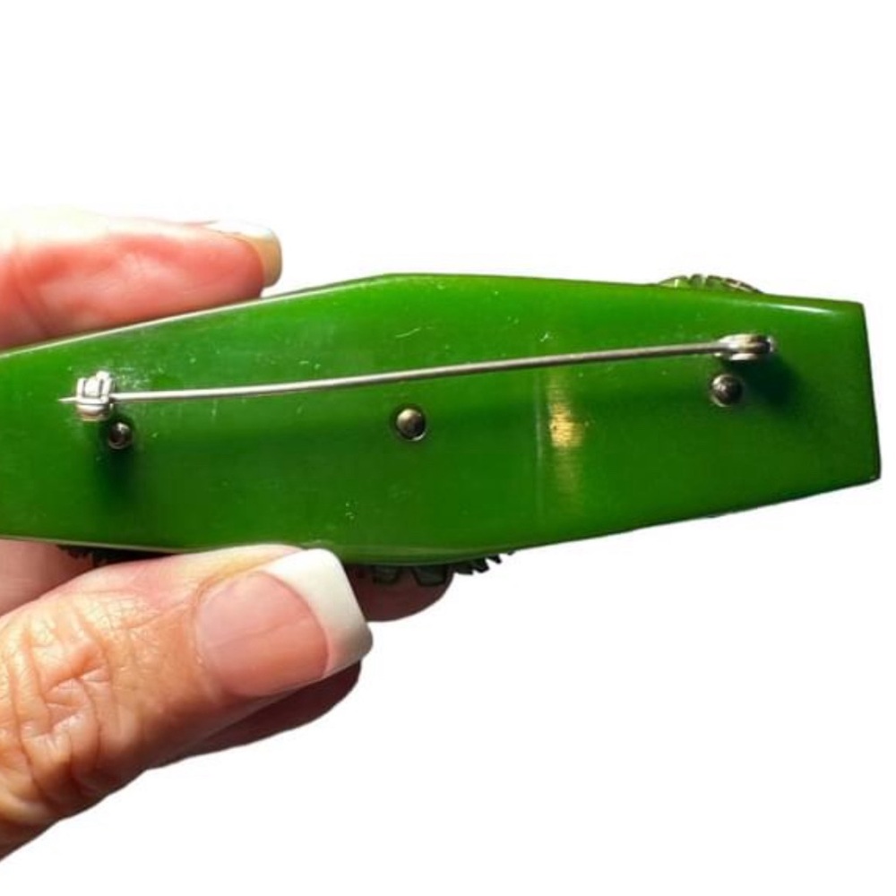 1920’s-1930’s Rare Green Bakelite Floral Brooch. - Gem
